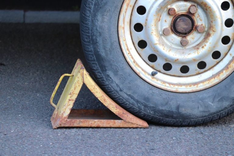 How to Put a Car in Neutral Without a Key - Guide - Car Super Care
